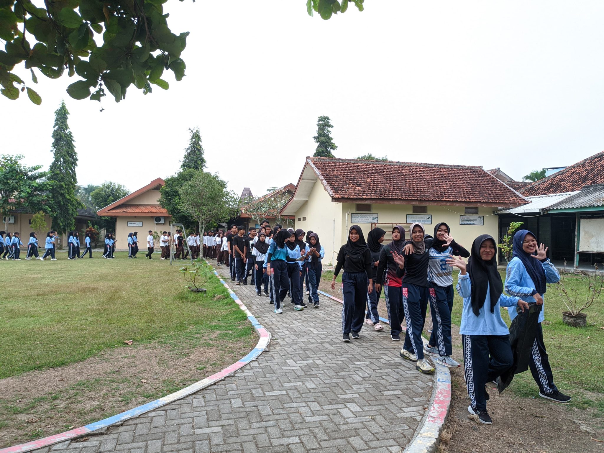 SMAN 1 Pengasih Laksanakan Kokurikuler Jalan Sehat “GENERASI BUGAR DAN ...